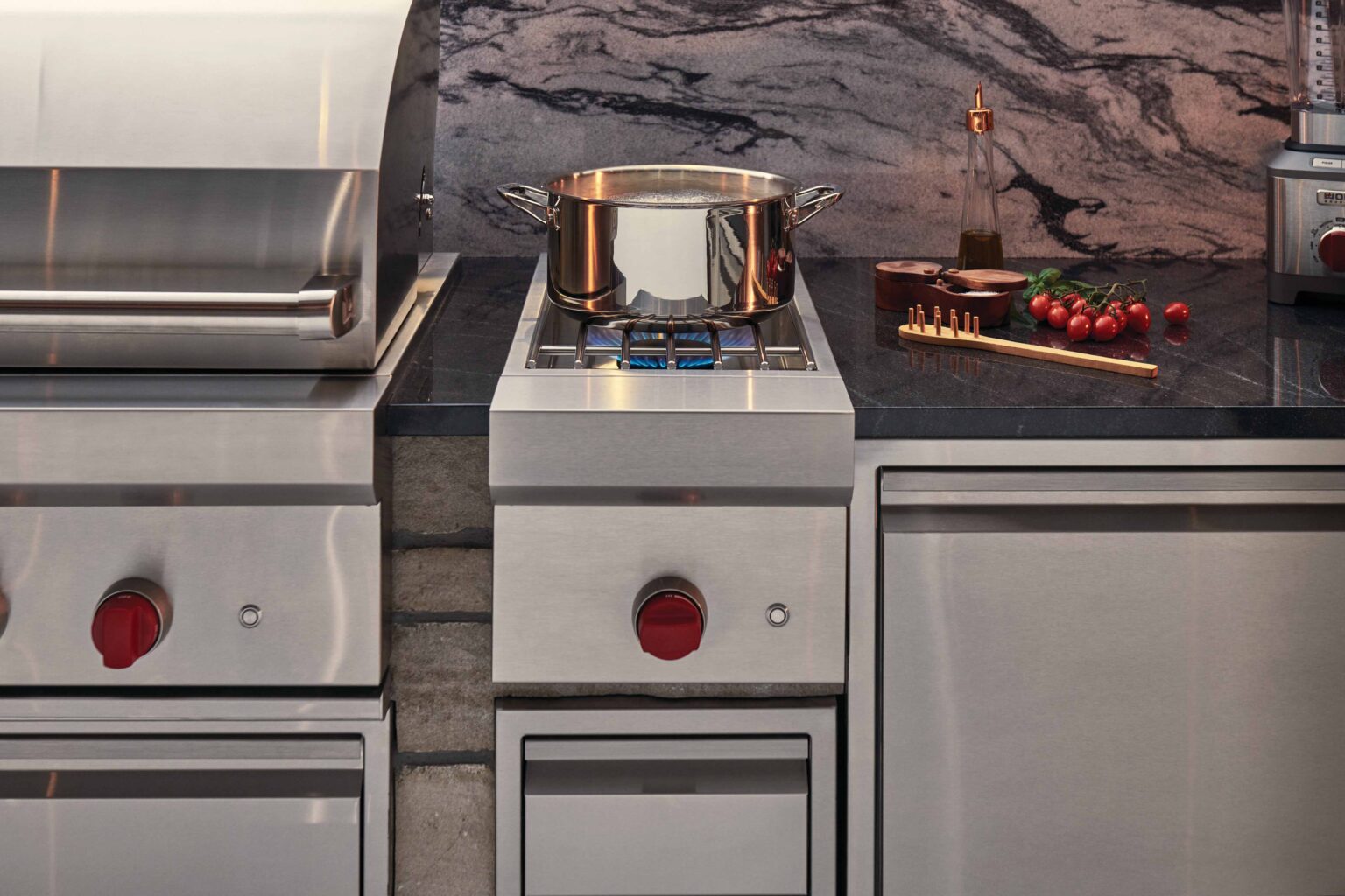 Wolf side burner | Boost the fun of cooking outside